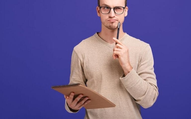 5 Warning Signs a Guy Is Pretending to Be Straight (List!)